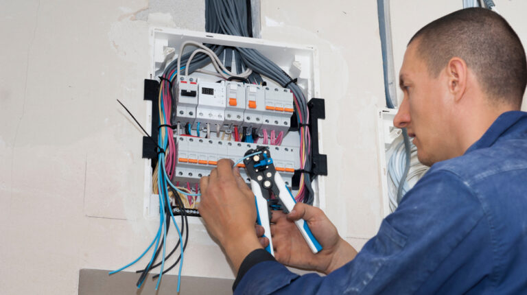 What is a Automatic Wire Stripper? How Do You Use It? - ULTRICS