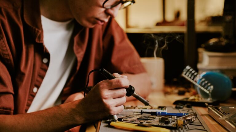 How to Use a Soldering Iron Kit for Beginners - ULTRICS