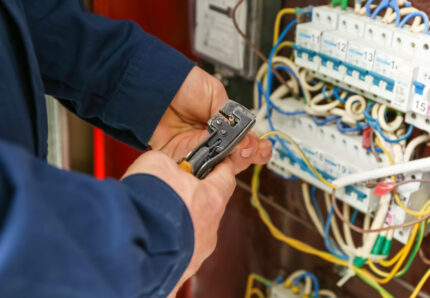 How to Use an Automatic Wire Stripper: A Step-by-Step Guide - ULTRICS