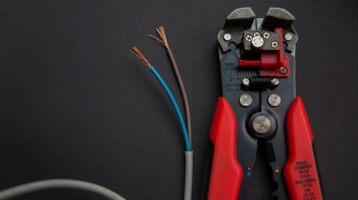 What is a Automatic Wire Stripper? How Do You Use It? - ULTRICS