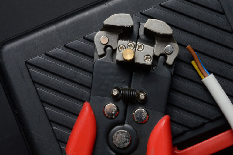 What is a Automatic Wire Stripper? How Do You Use It? - ULTRICS