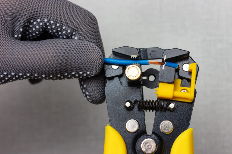 What is a Automatic Wire Stripper? How Do You Use It? - ULTRICS