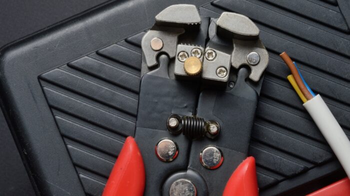 How to Use an Automatic Wire Stripper: A Step-by-Step Guide - ULTRICS
